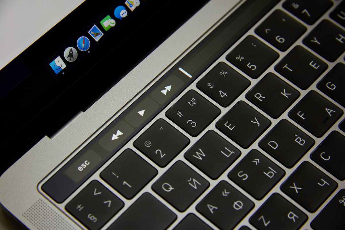 O que é o teclado QWERTY? - Digitação Online